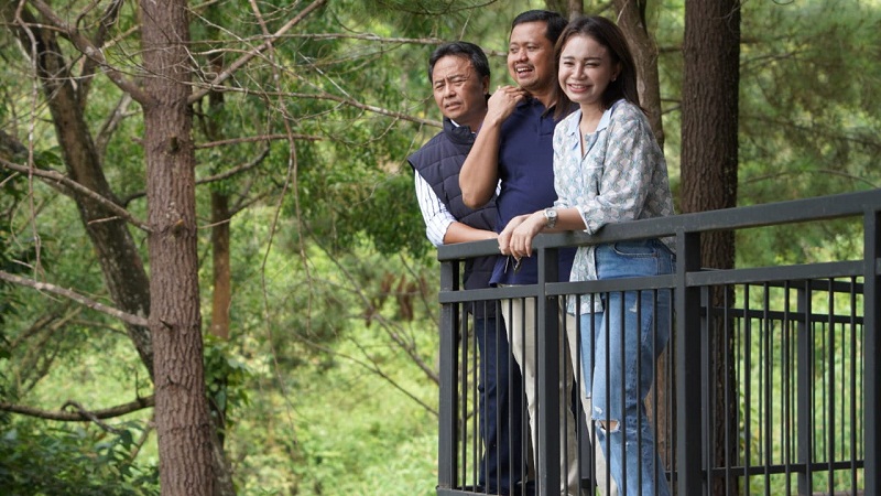 Medikom Online - Teh Oca Enjoy Nikmati Wisata Jatigede