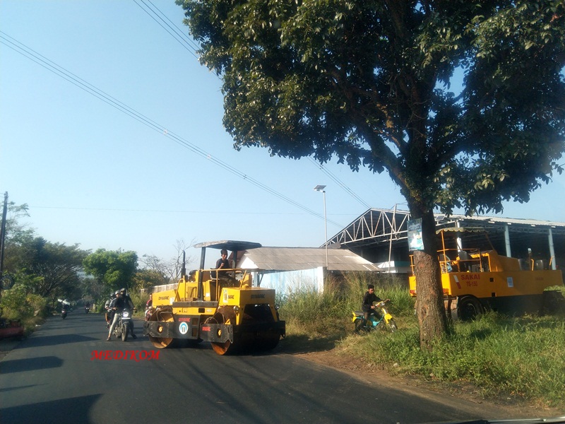 Medikom Online - Jalan Parakan Muncang - Warung Simpang Kini Mulus ...